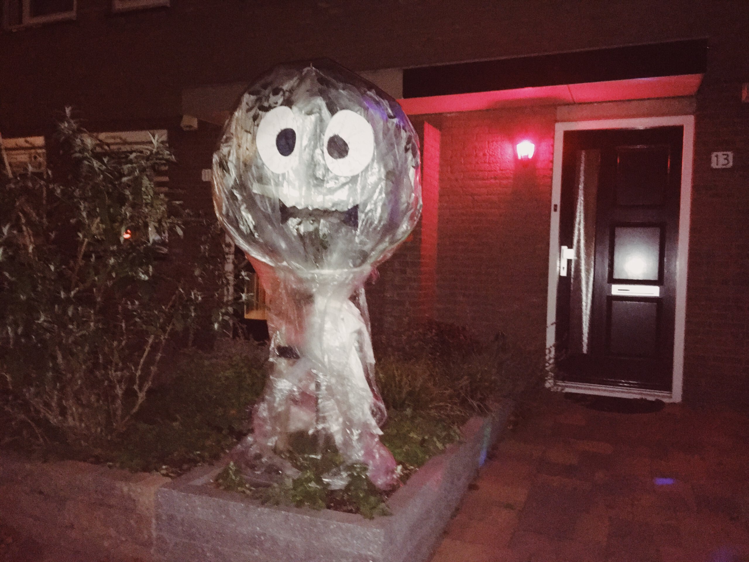 Een boom wordt een spook Halloween - Maak het Vrolijk . nl