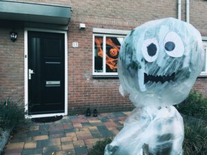 Een boom wordt een spook Halloween - Maak het Vrolijk . nl